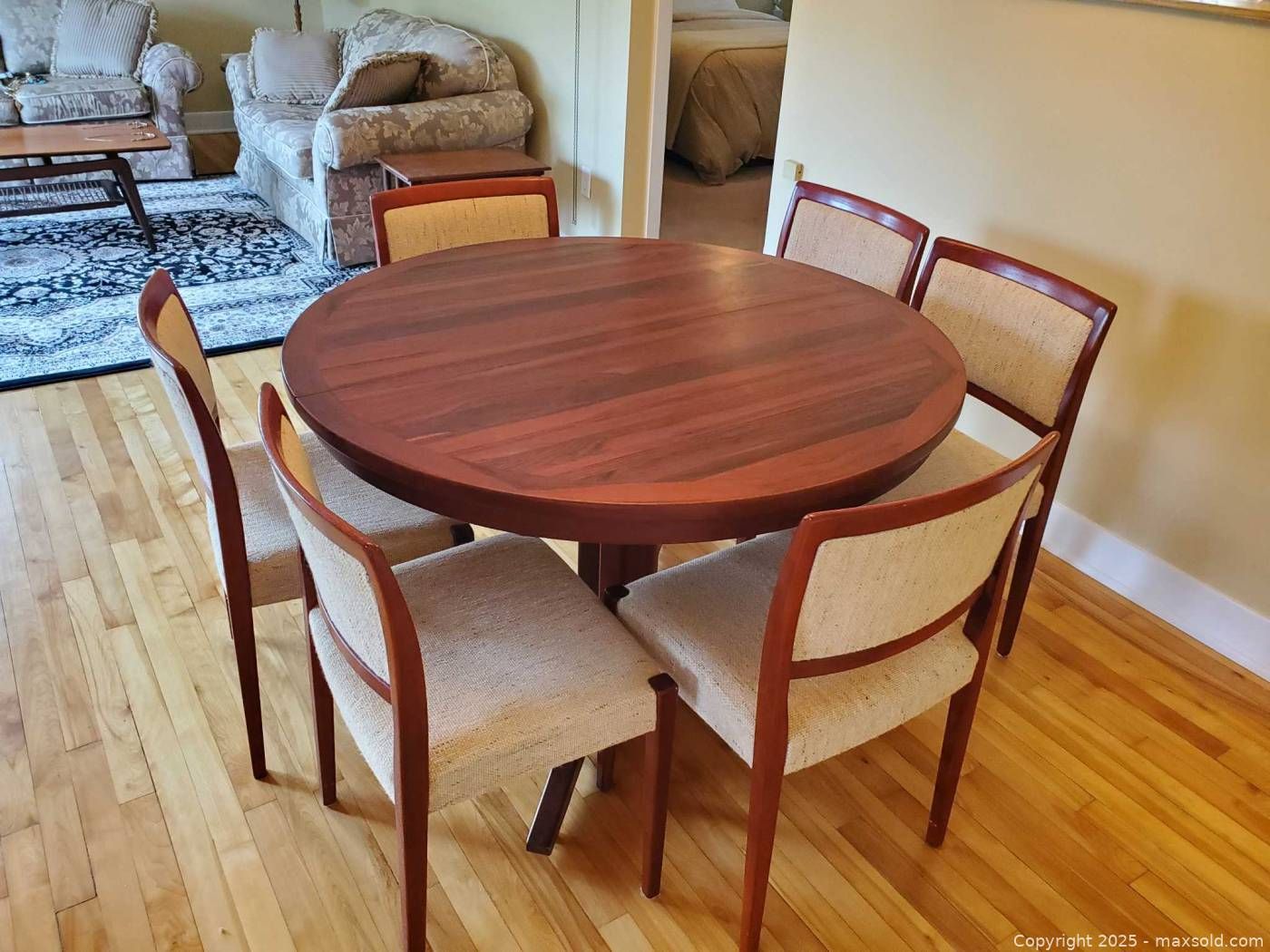 Mid-Century Modern oval pedestal dining table with six chairs | Maxsold