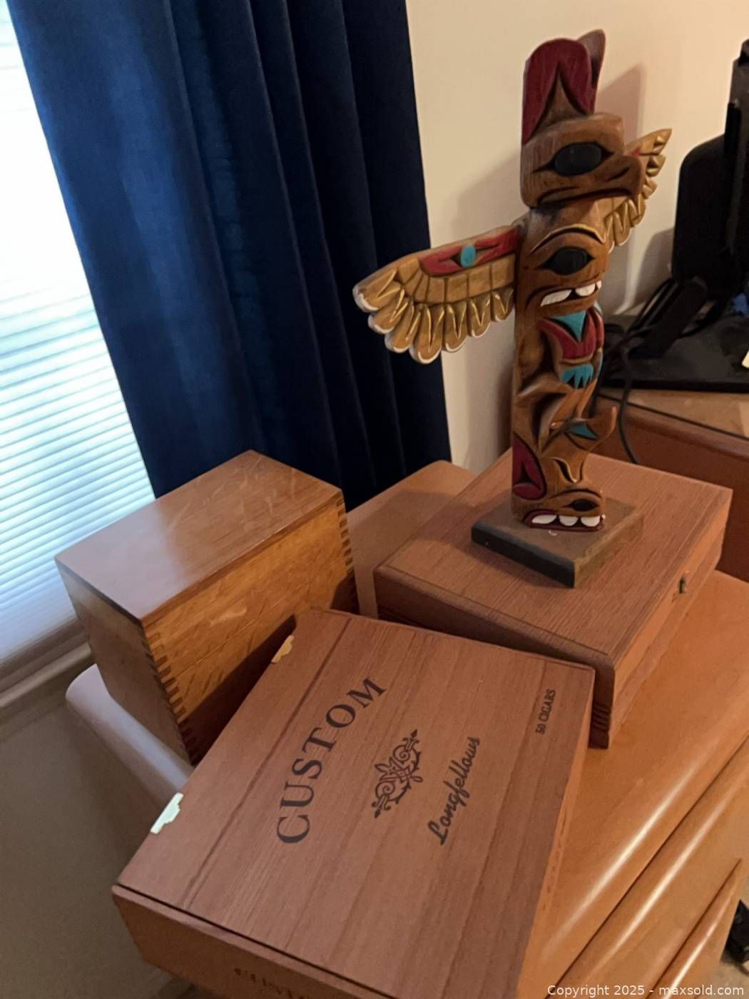 Hand-carved wooden totem pole, 2 cigar boxes, index card box | Maxsold