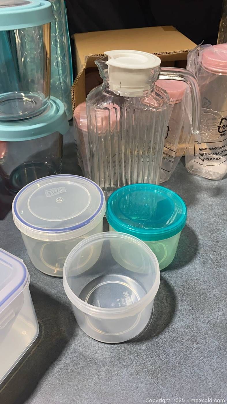 Lock&Lock food storage assortment | Maxsold