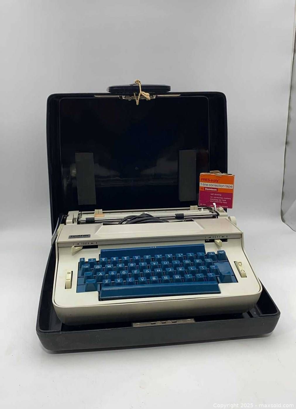 Brother Charger 1210 portable typewriter with case | Maxsold