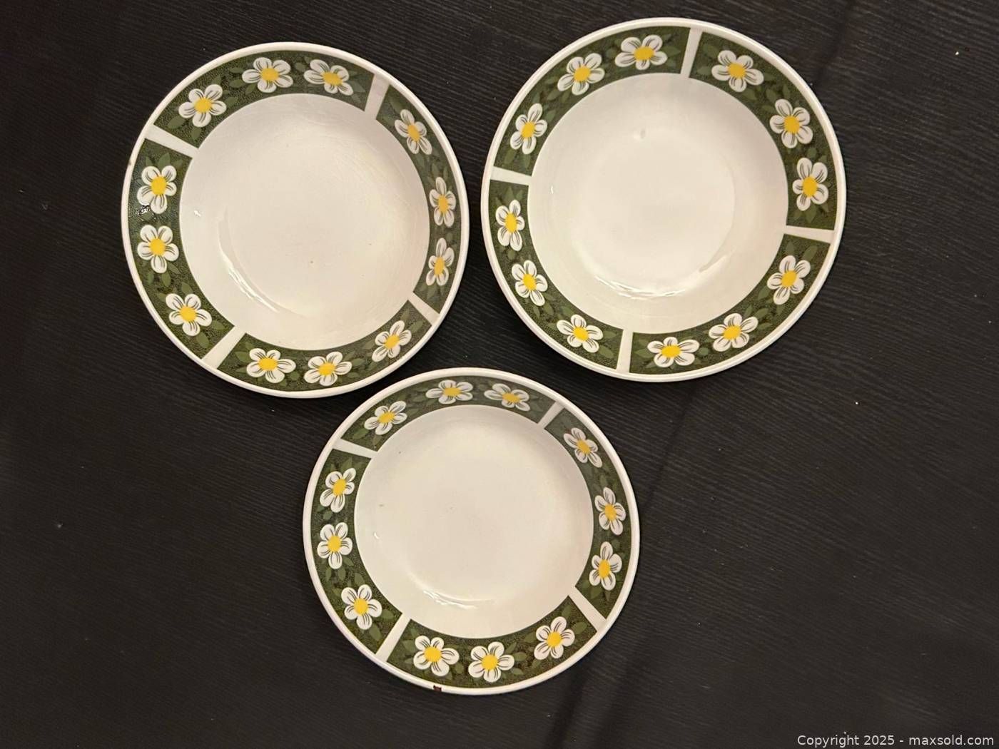 Johnson Bros. Ironstone 46-Piece Daisy Dinnerware | Maxsold