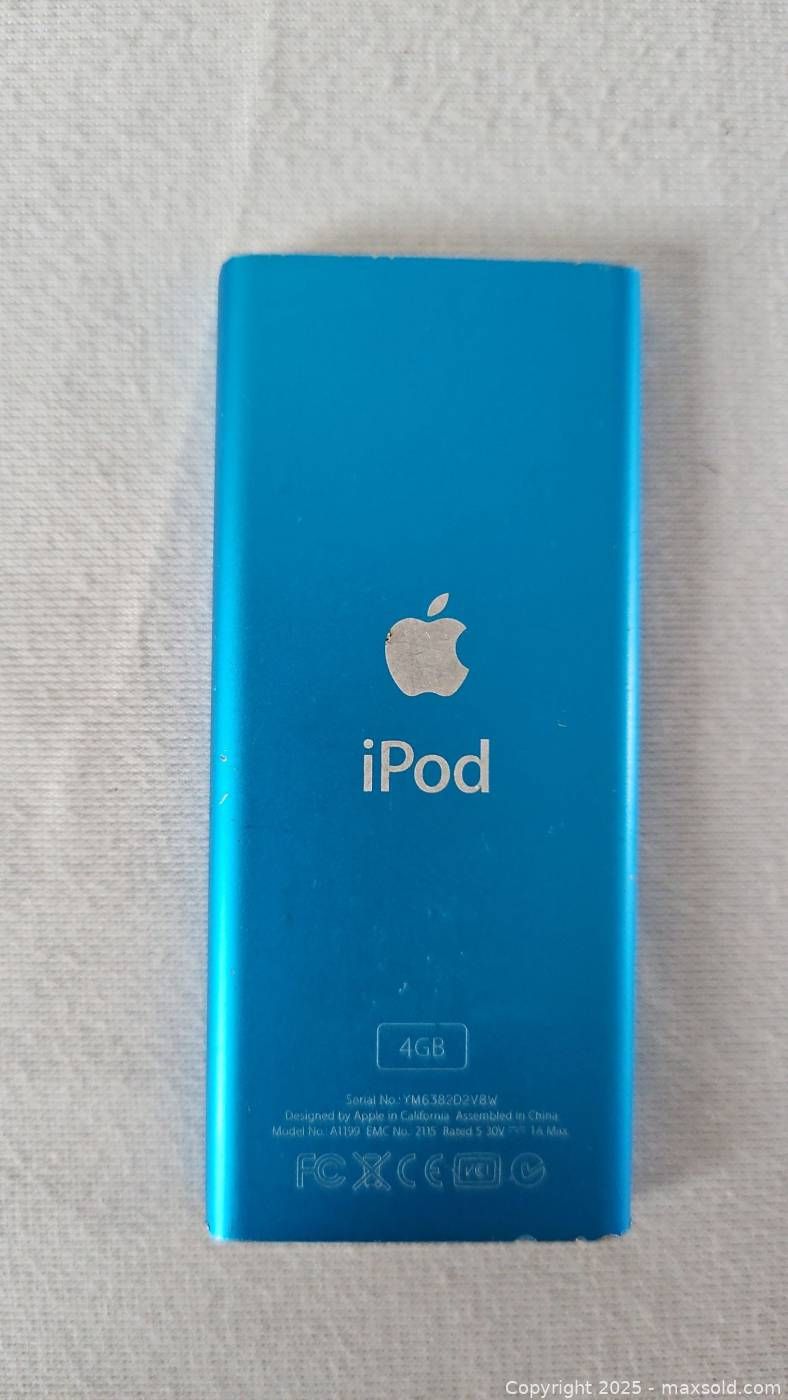 Apple iPod nano 4GB Blue | Maxsold