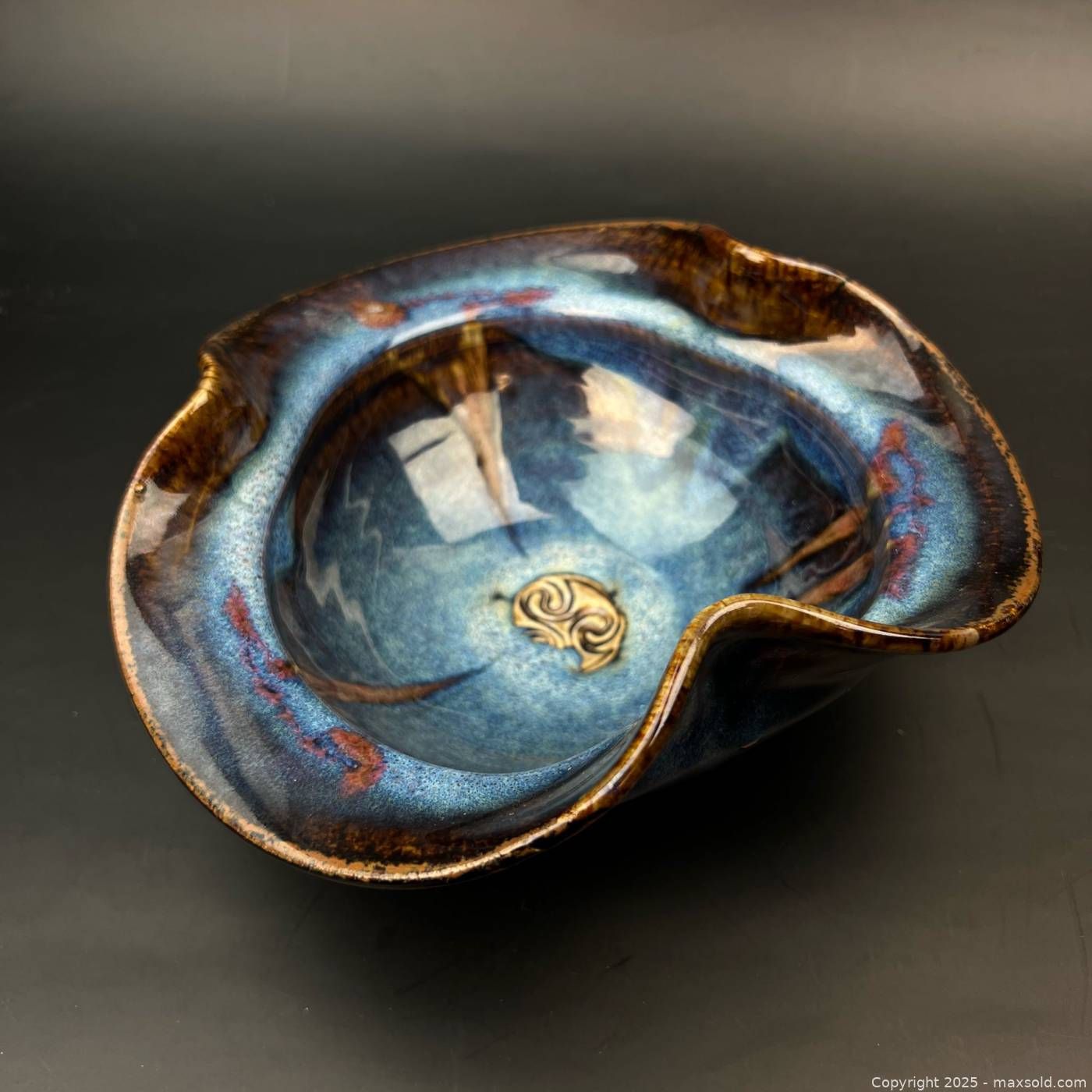 Colm de Ris Irish pottery bowl 7 in | Maxsold