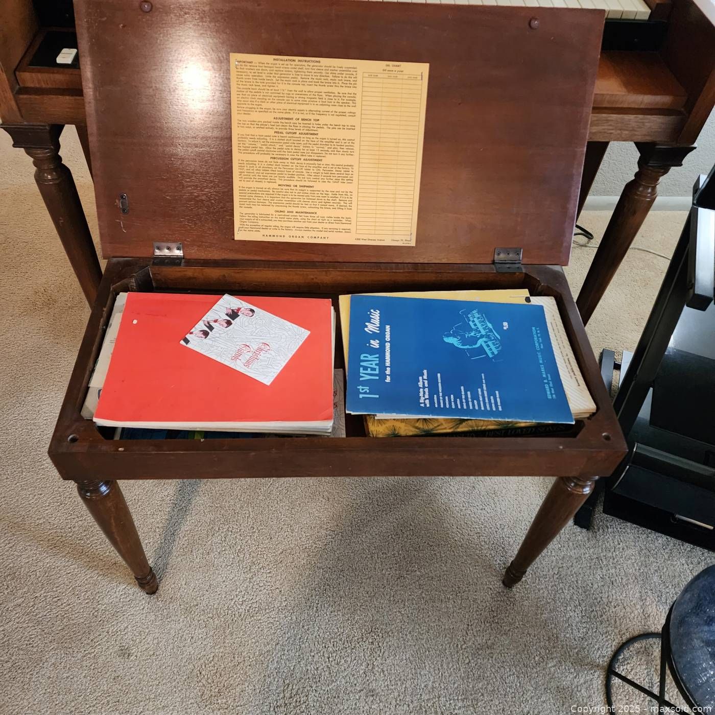 Hammond M3 Spinet Organ With Bench | Maxsold