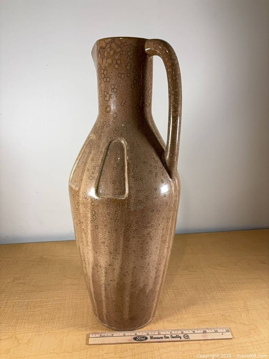 Large beige mottled ceramic ewer vase 24" | Maxsold