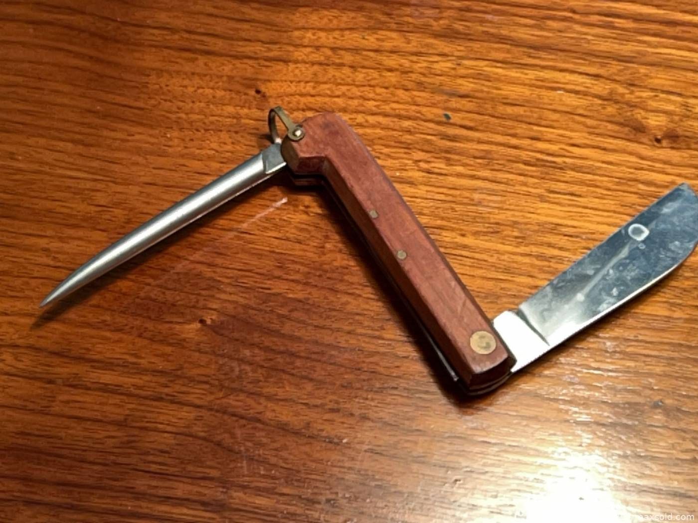 Sheffield stainless steel multi-tools and pocket knives | Maxsold