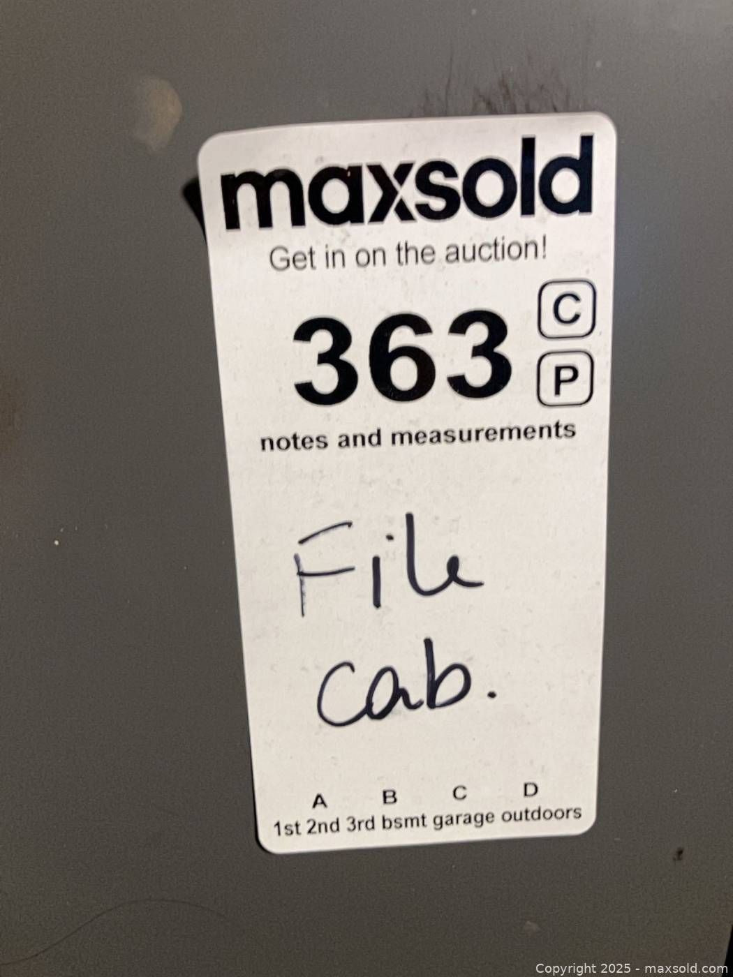 Vertical metal 4-drawer filing cabinet | Maxsold