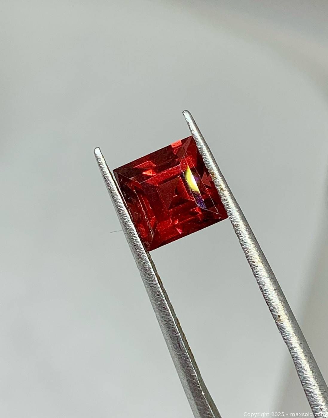 AAA princess cut rhodolite garnet 1.85 ct | Maxsold
