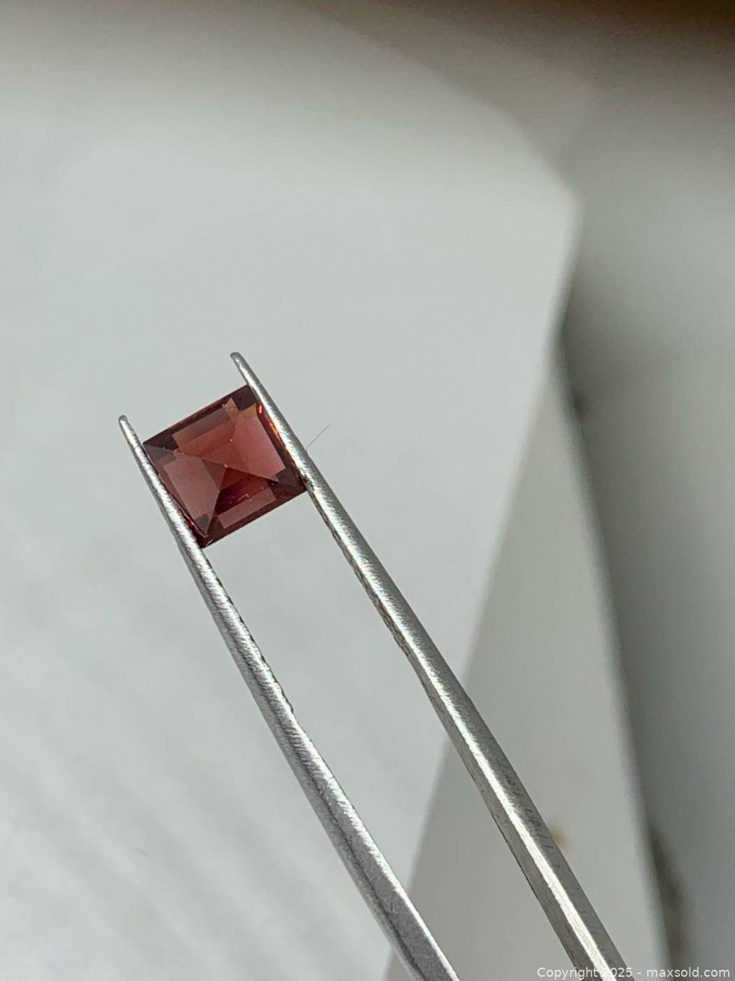 AAA princess cut rhodolite garnet 1.85 ct | Maxsold