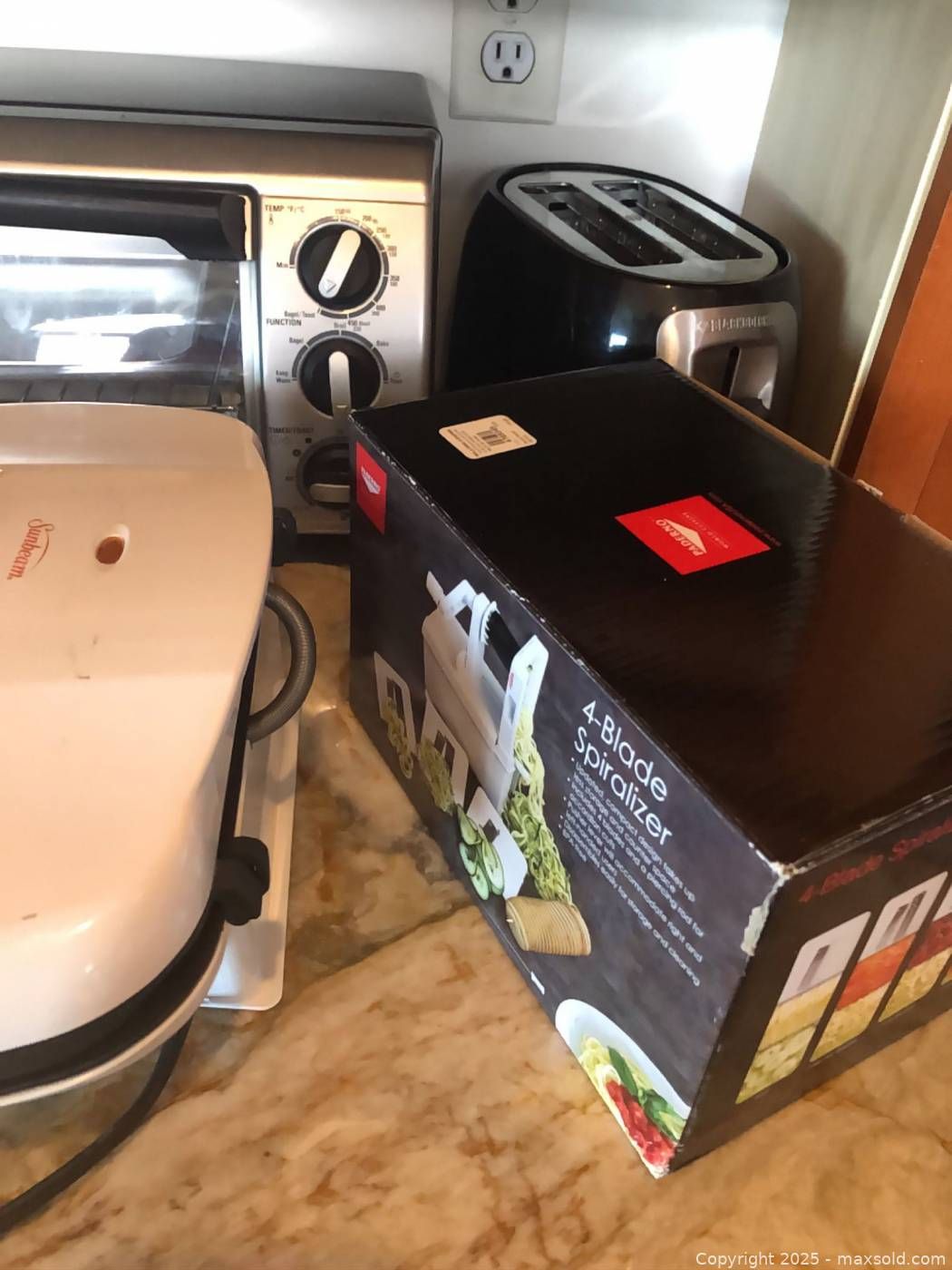 Sunbeam grill, stainless toaster oven, Black+Decker 2-slice toaster ...