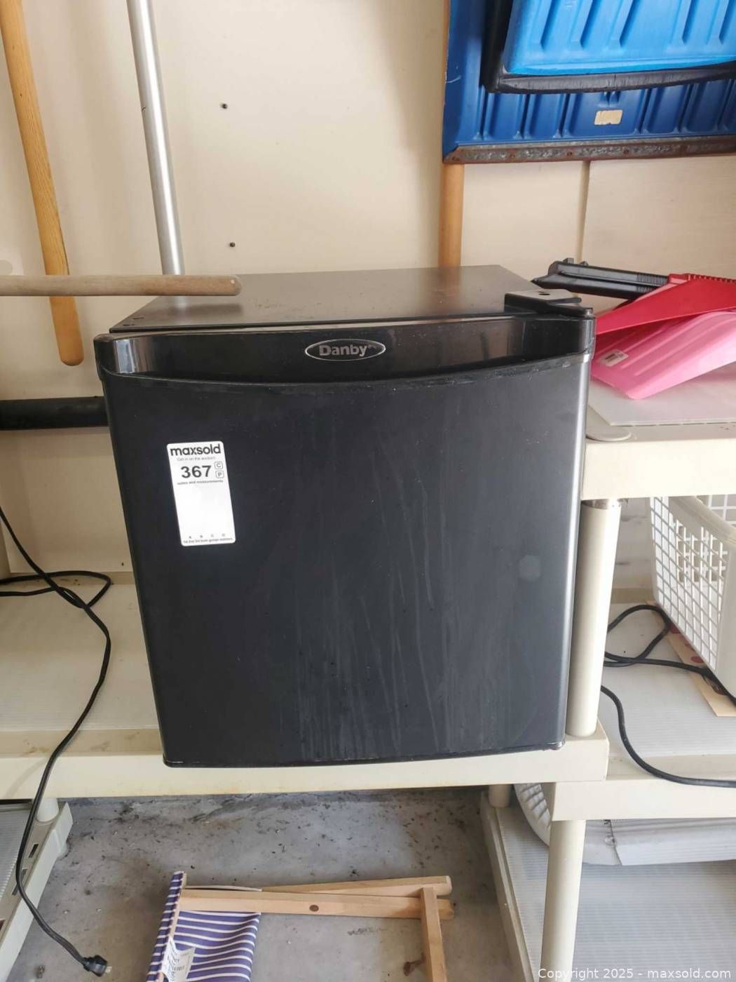 Danby DCR059BLE 1.7 cu ft Compact Refrigerator | Maxsold