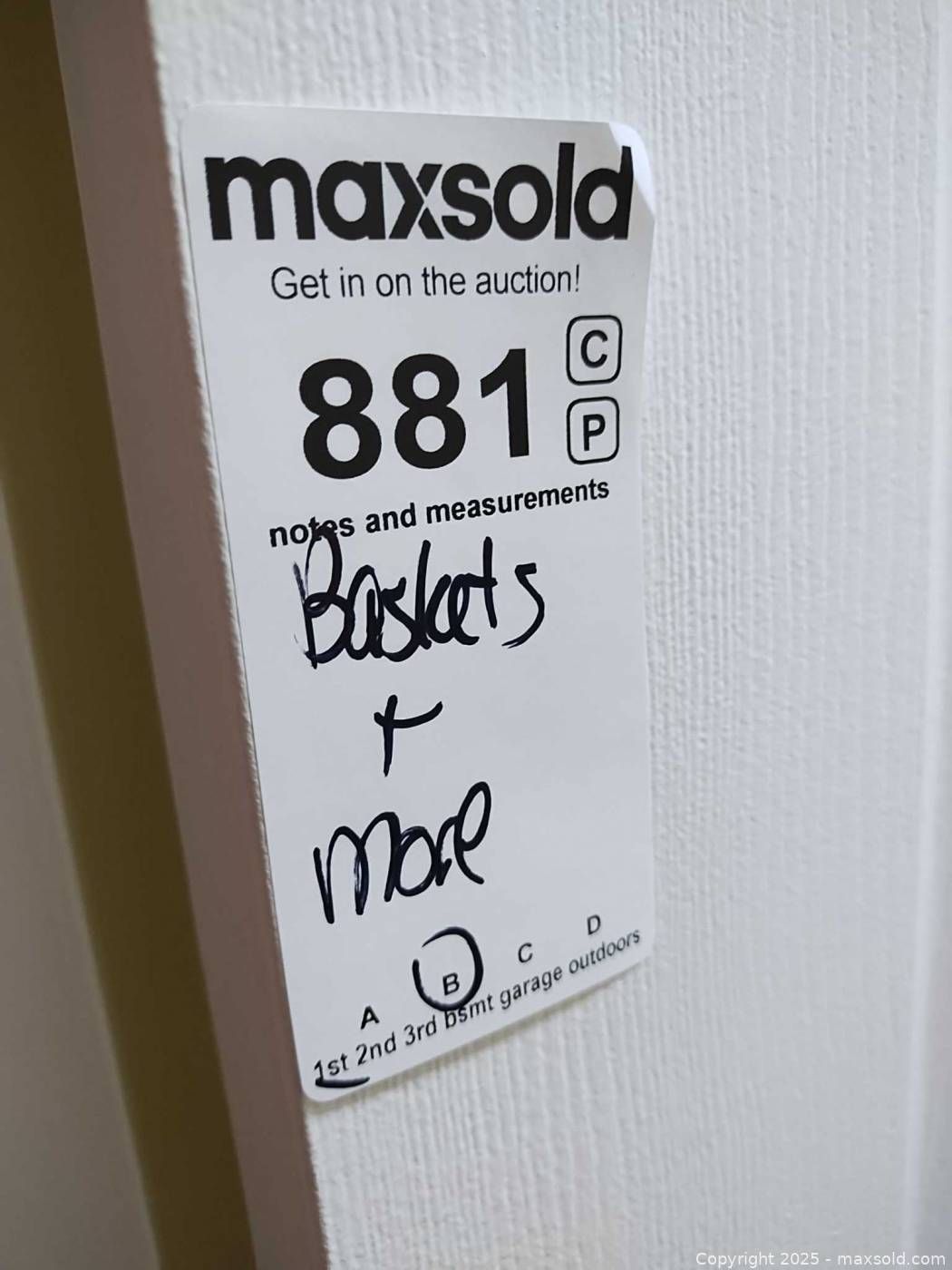 Plastic drawer organizers, step stool, wicker baskets, hangers | Maxsold