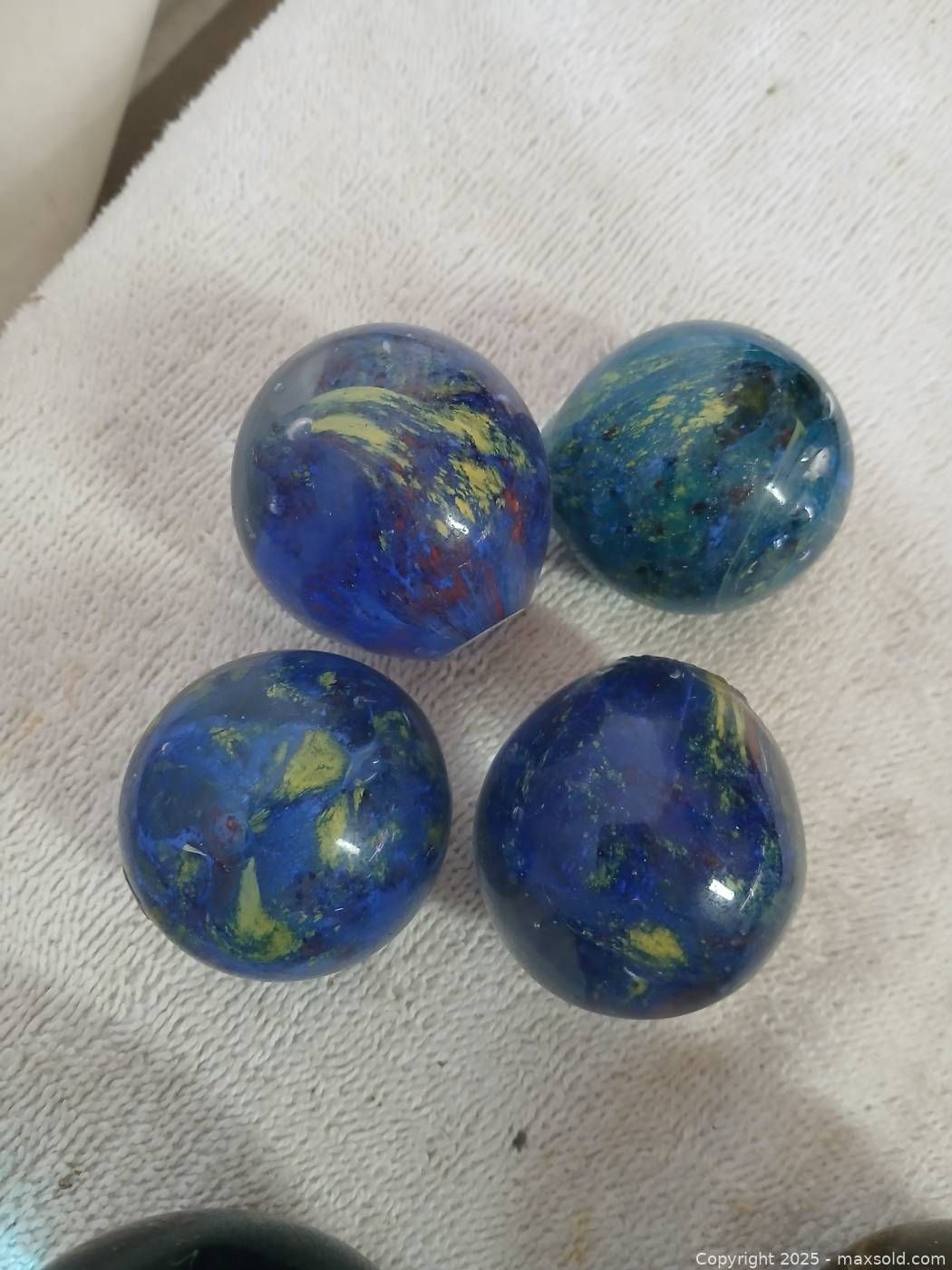 Decorative glass spheres, set of 13 | Maxsold