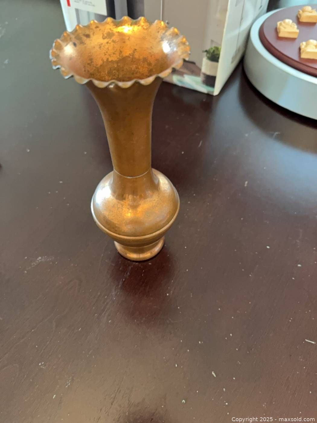 Solid brass copper-tone bud vase | Maxsold