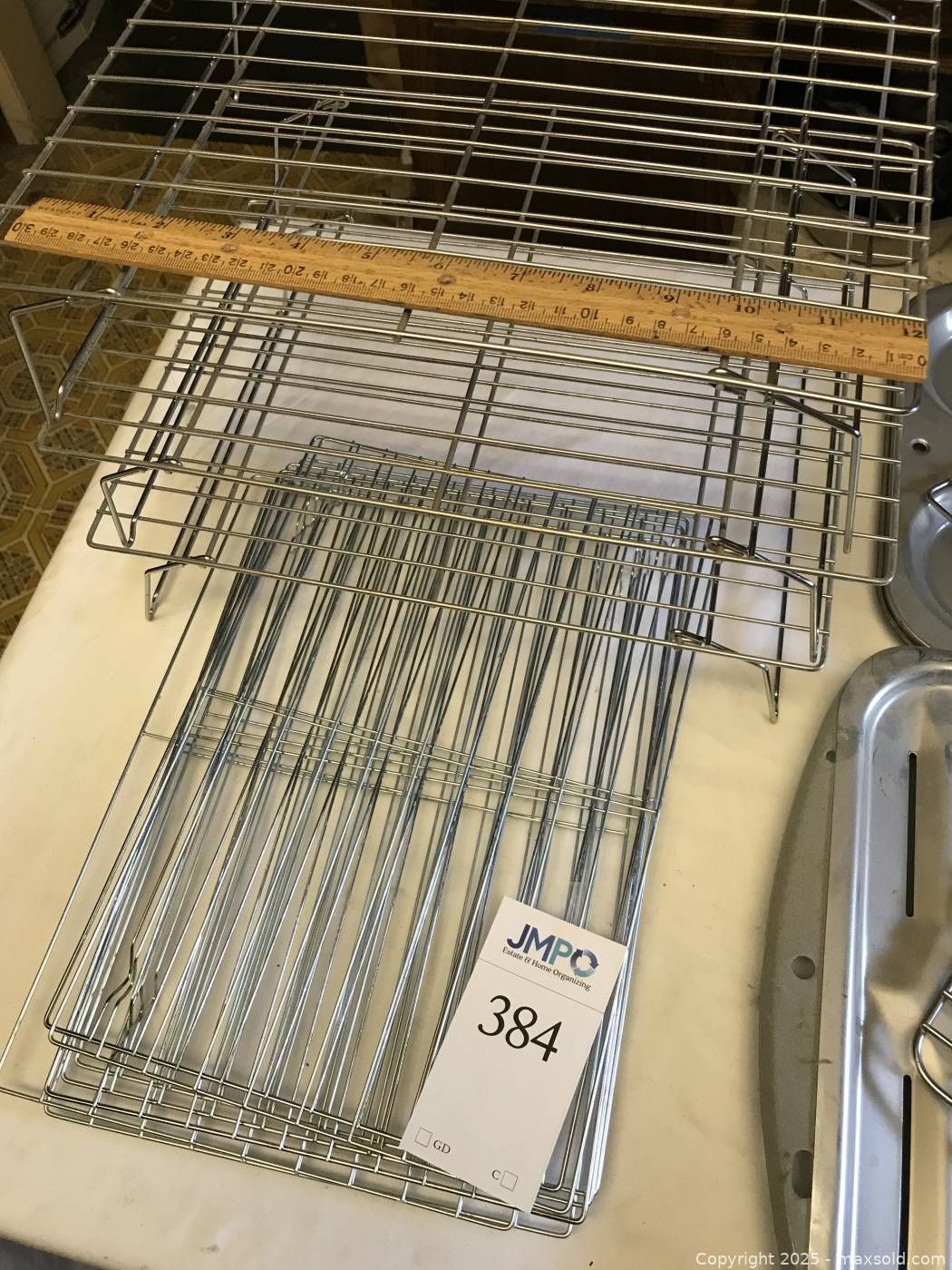 Metal cooling racks, muffin tin, broiler pan | Maxsold