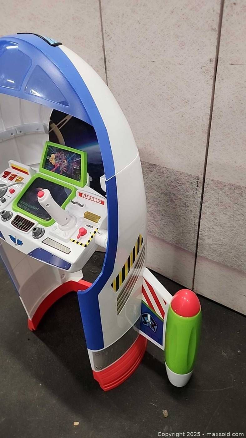 Buzz Lightyear Star Command Center toy | Maxsold