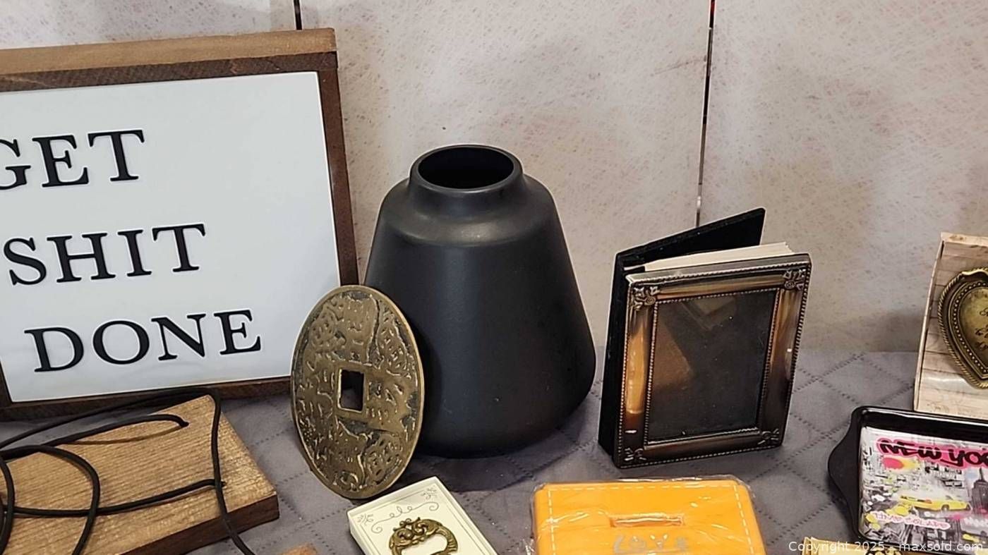Assorted Home Decor Knick-Knacks | Maxsold
