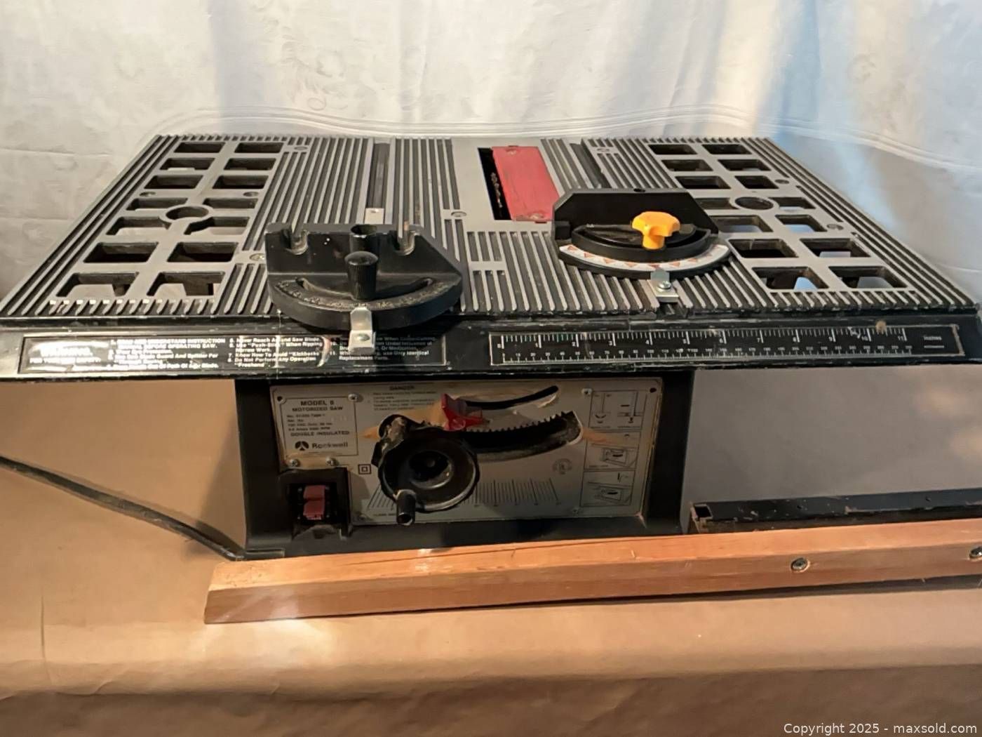 Rockwell Model B motorized table saw | Maxsold