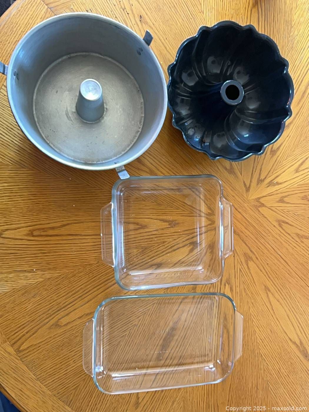 Pyrex & Anchor Hocking bakeware, 4-piece | Maxsold