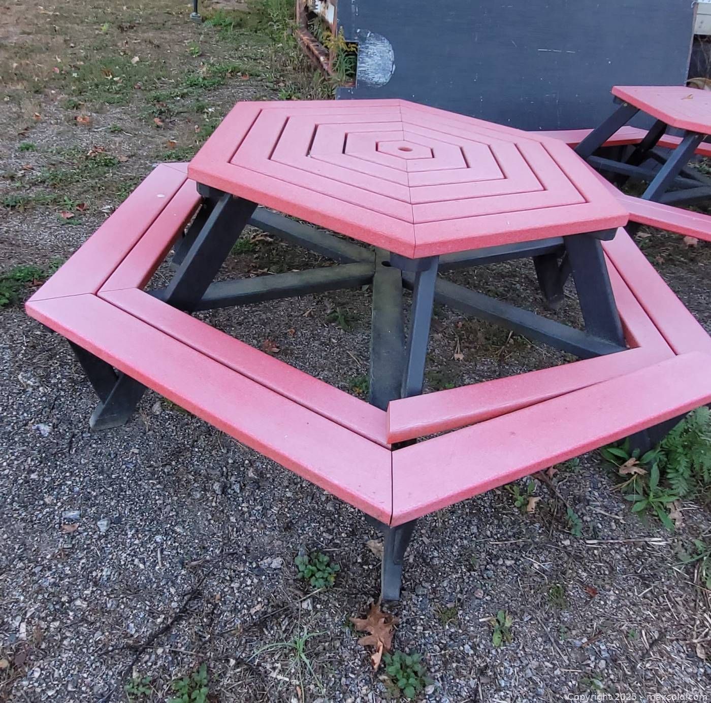 Resin red octagon picnic table | Maxsold