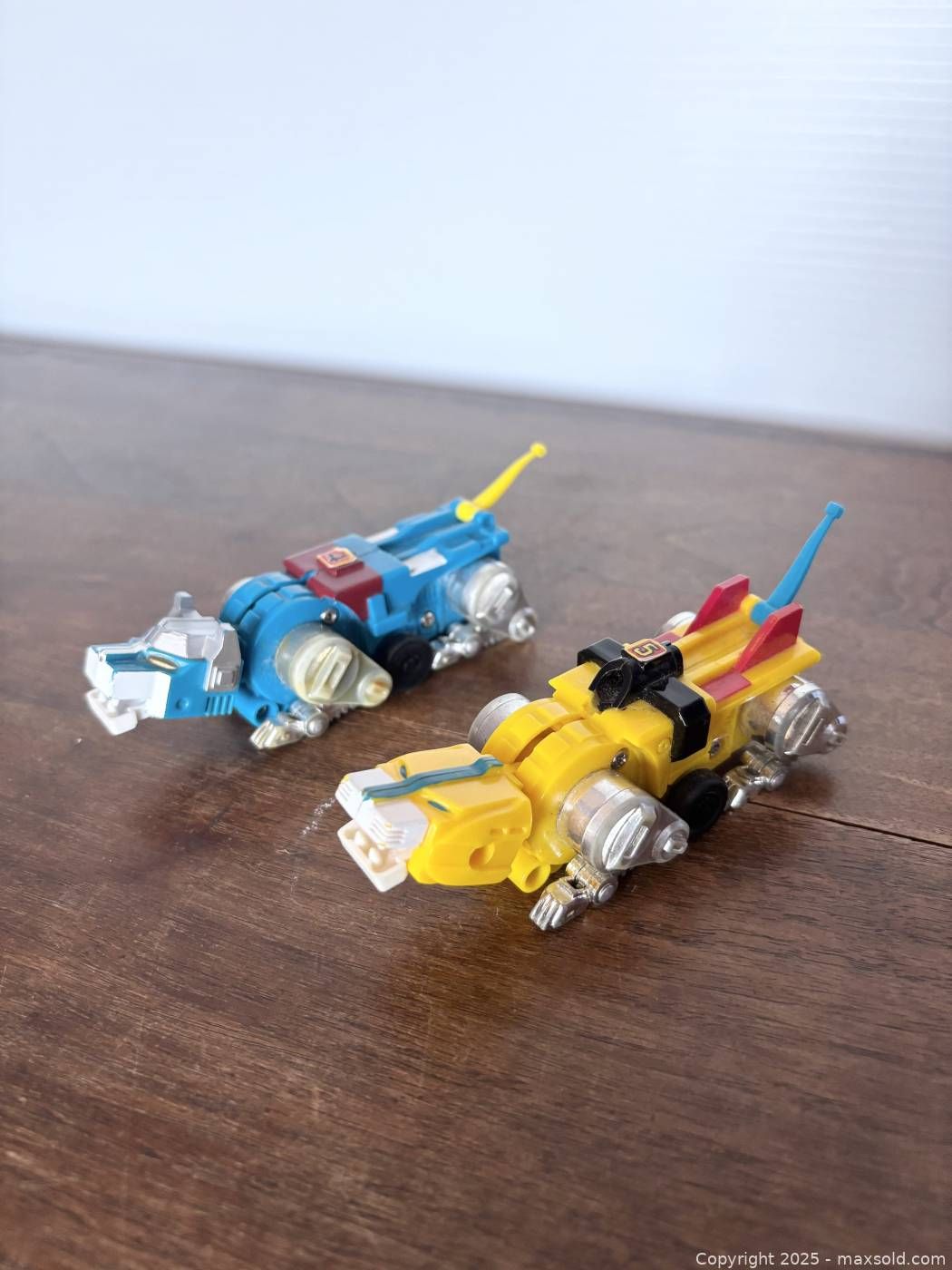 Vintage Voltron Blue And Yellow Lion Action Figures | Maxsold