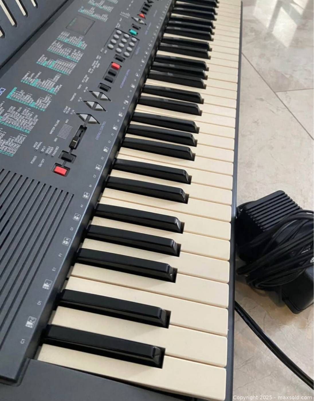 Yamaha PSR-300 electronic keyboard with power cable | Maxsold