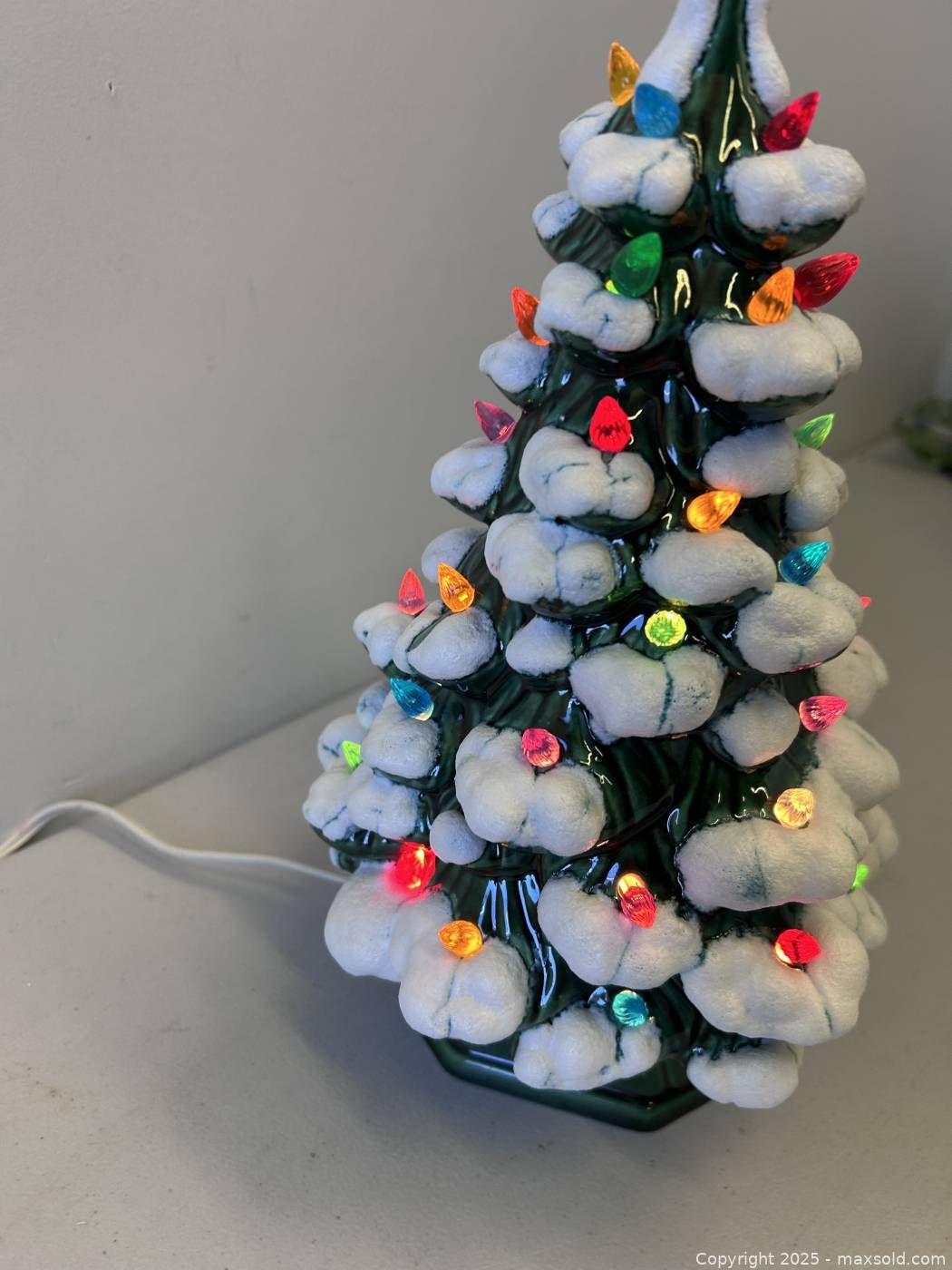 Vintage ceramic illuminated Christmas tree lamp 12in | Maxsold