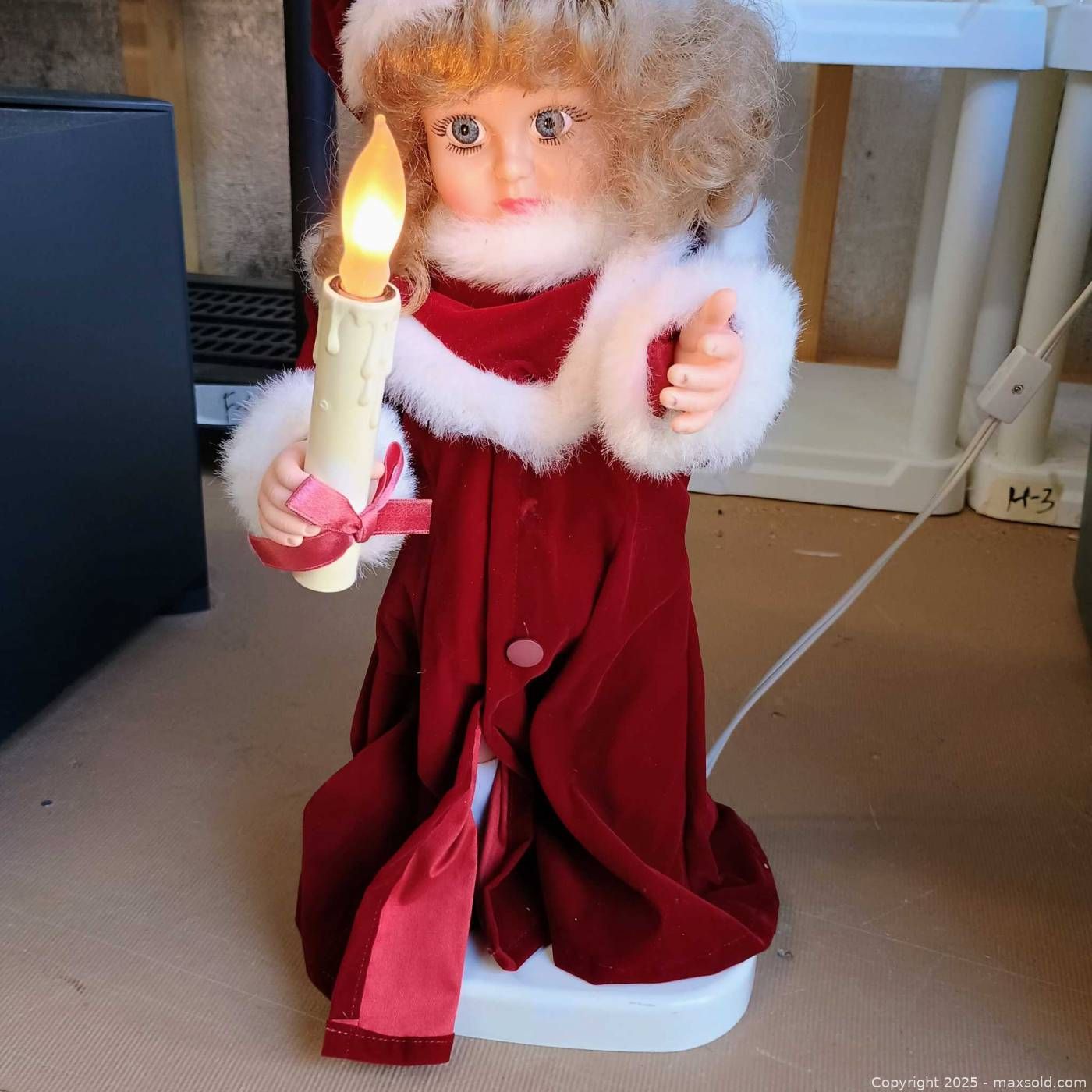 Animated Christmas girl figure with candle | Maxsold