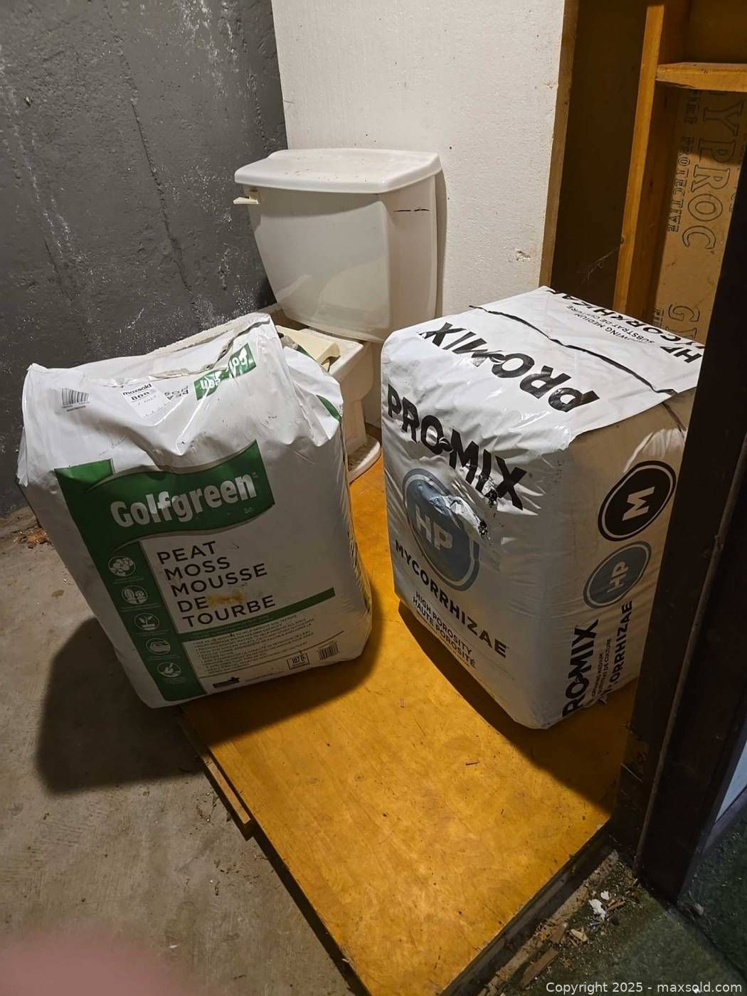 Golfgreen Peat Moss & Pro-Mix 107L Bags | Maxsold