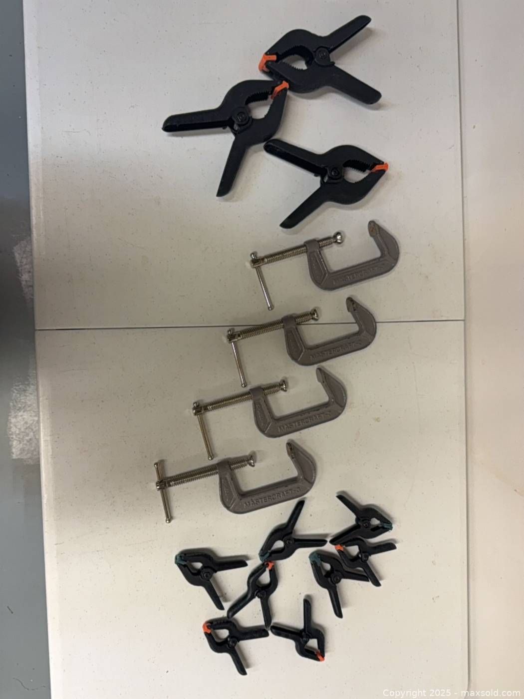 C-clamps and spring clamps, 15 pieces | Maxsold