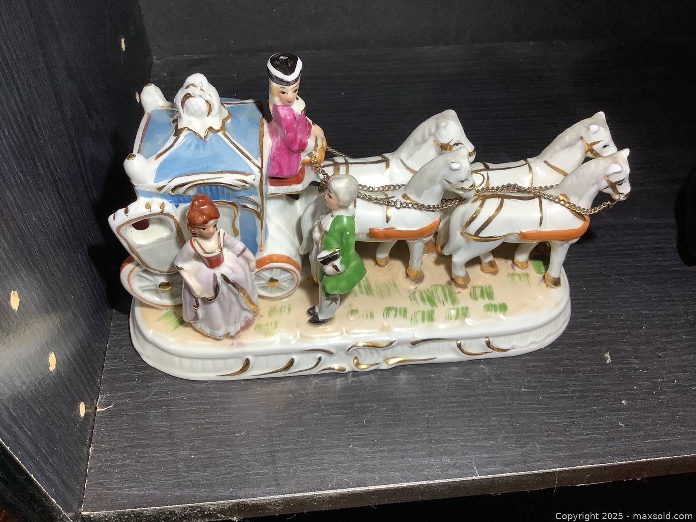 Porcelain stagecoach and 6 glass animal figures | Maxsold