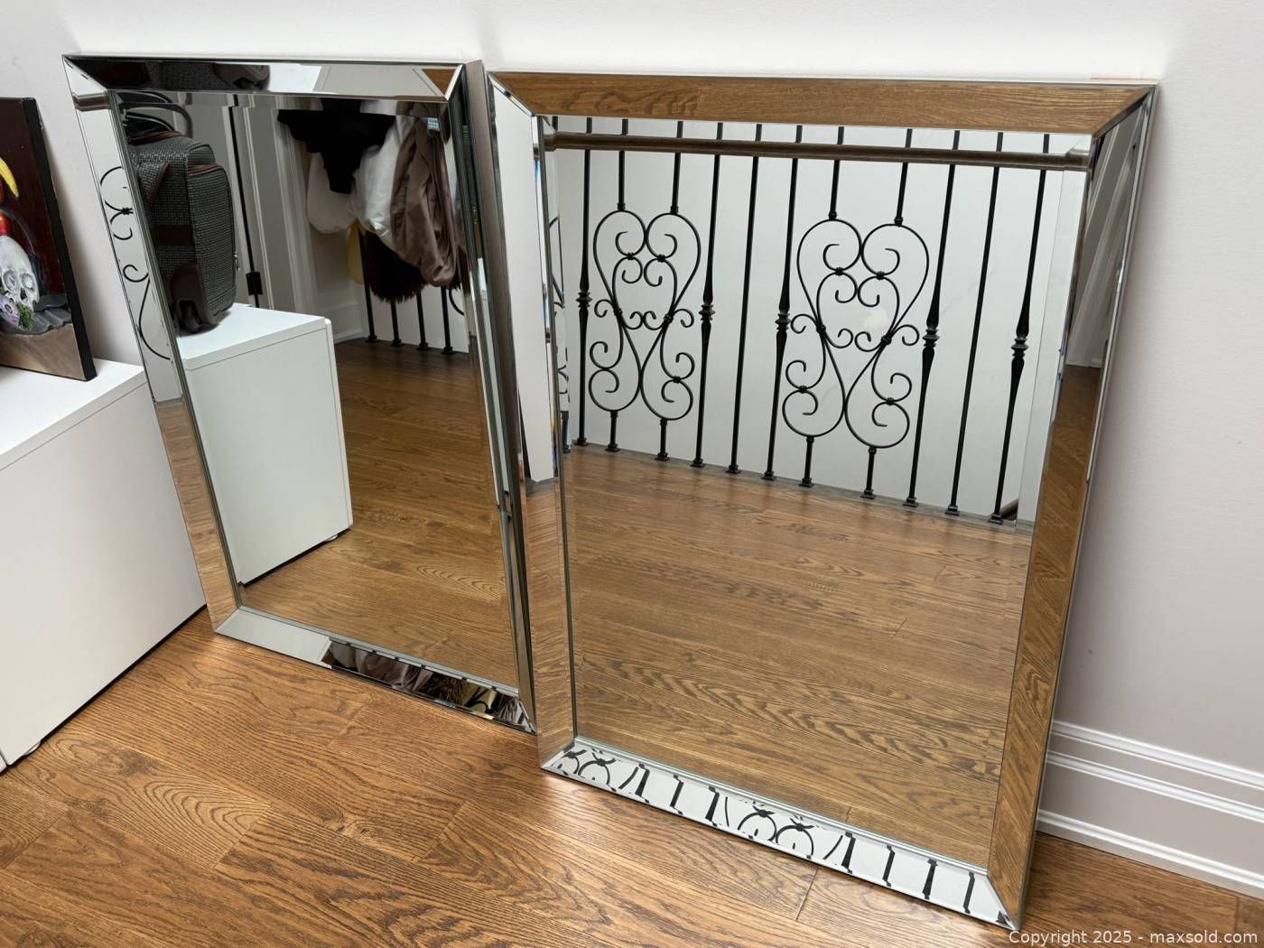 Set of 2 beveled wall mirrors 40x29 in | Maxsold