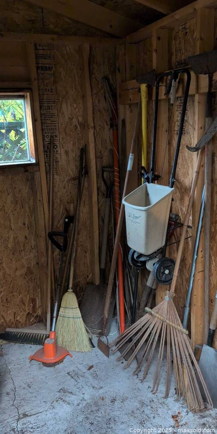 Garden tools and Black & Decker string trimmer | Maxsold