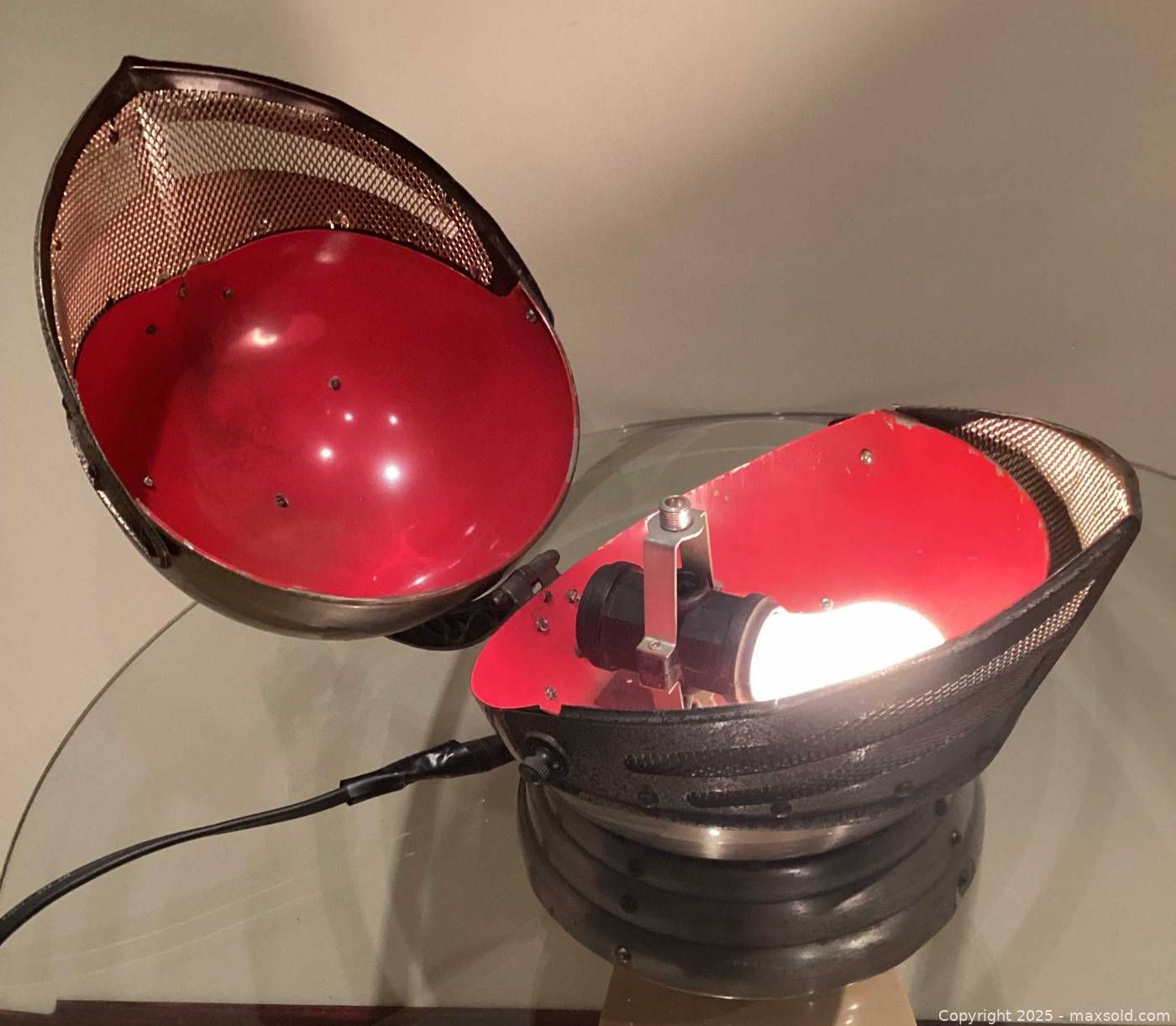 Metal knight helmet table lamp | Maxsold