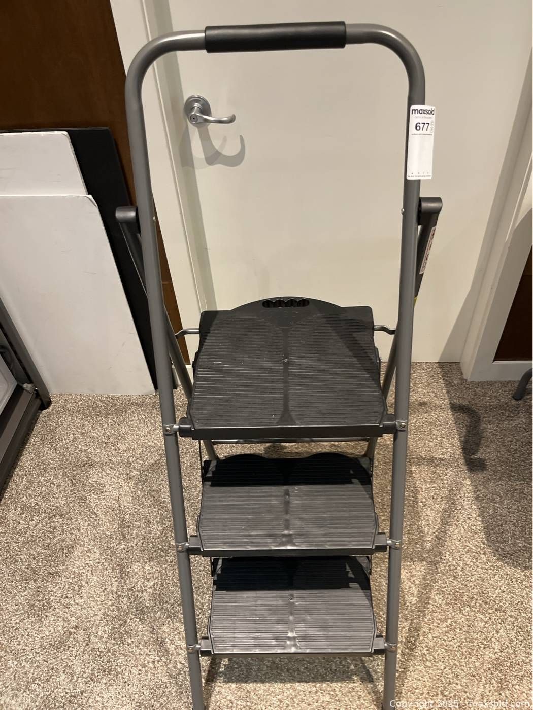 Cosco 3-step folding ladder | Maxsold