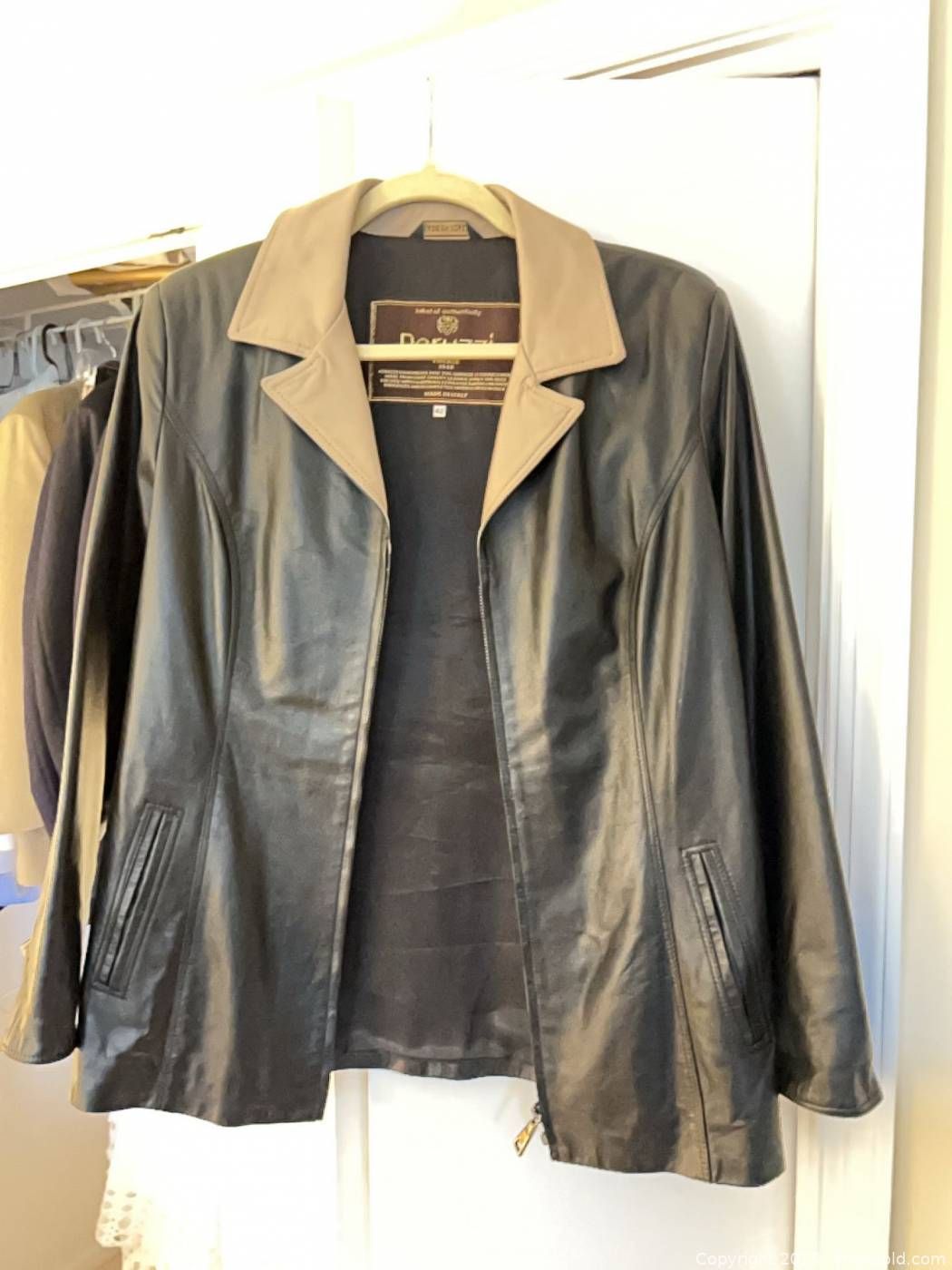 Peruzzi women’s leather jacket size 42 | Maxsold