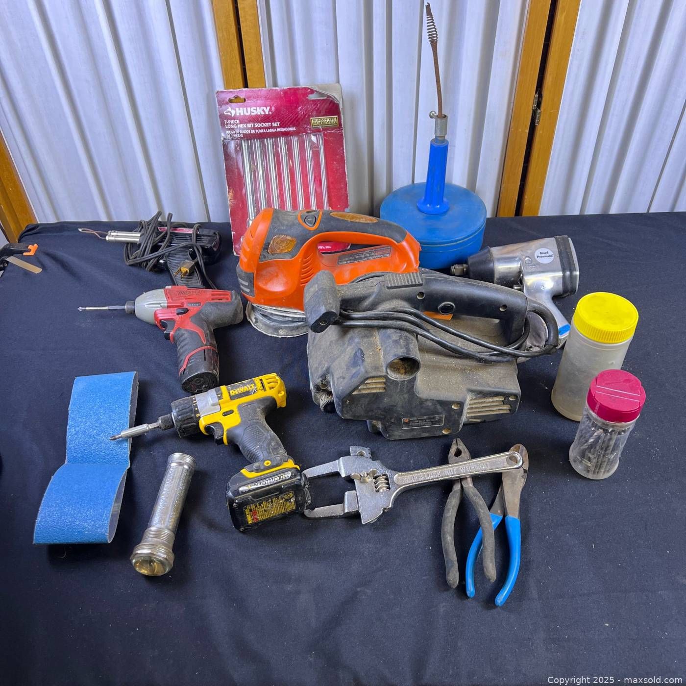 Black & Decker, Milwaukee, DeWalt power and hand tool lot | Maxsold
