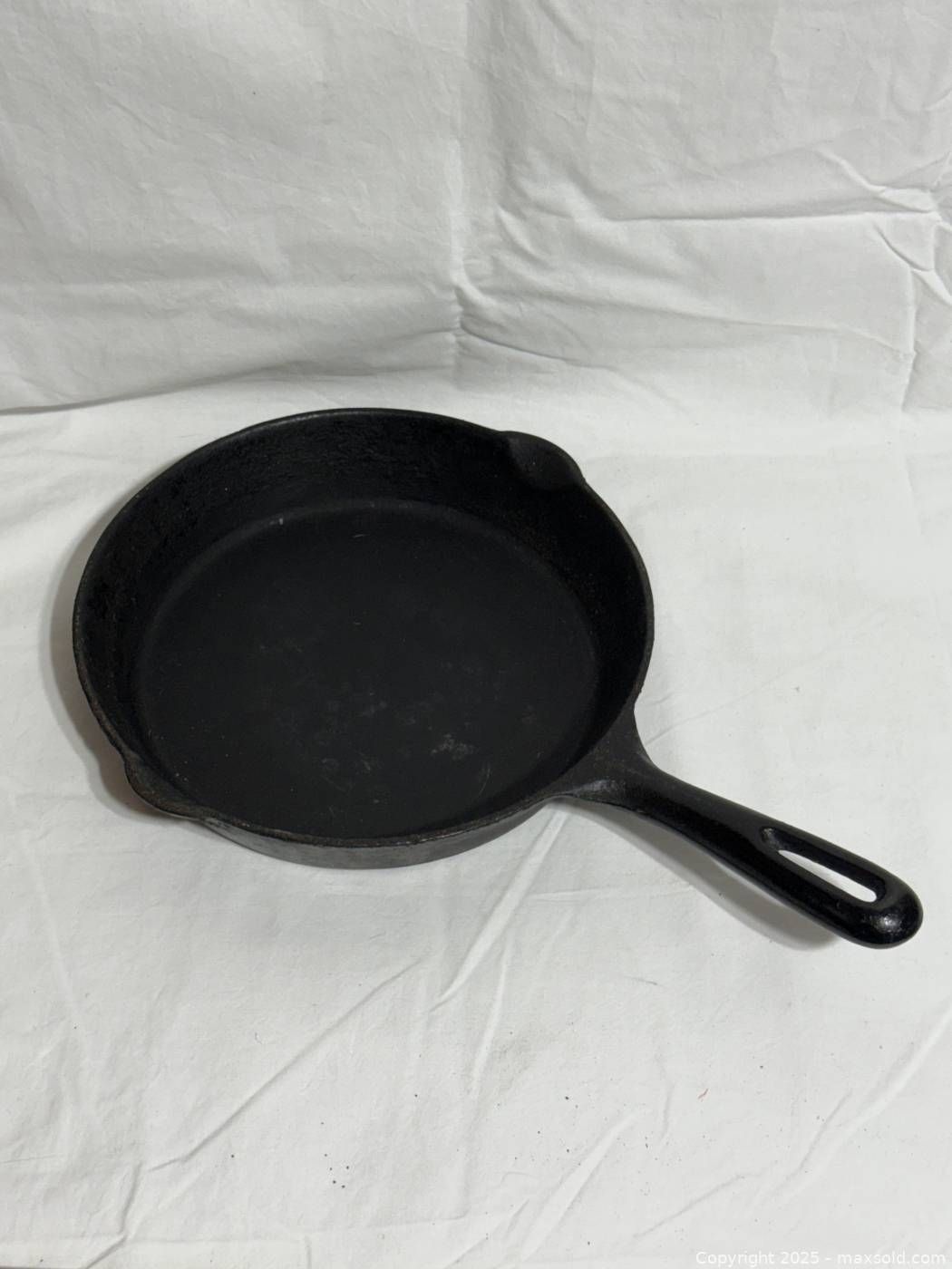 Findlay No.6 cast iron frying pan | Maxsold