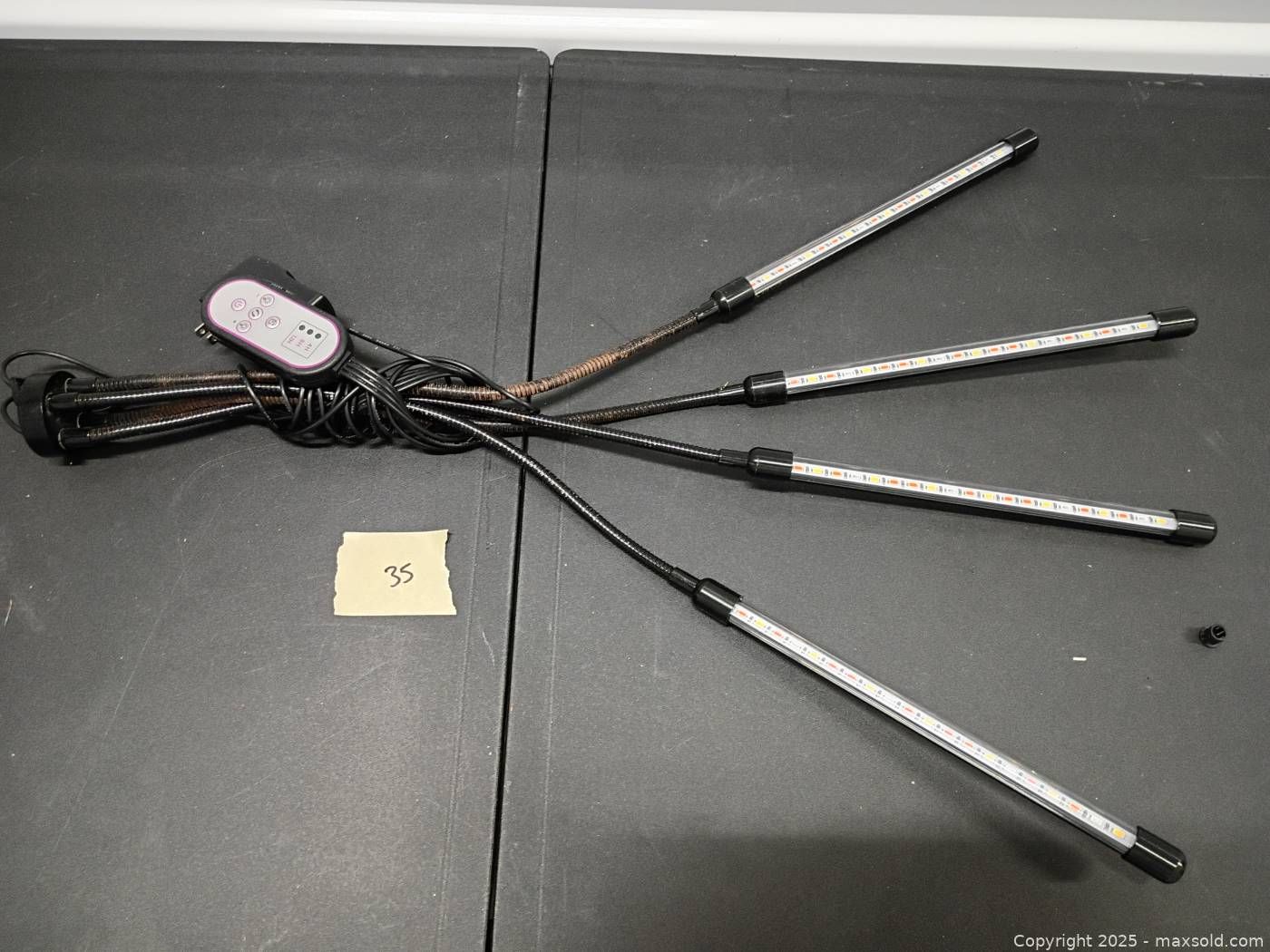 Full Spectrum LED Grow Light, 4-Arm | Maxsold