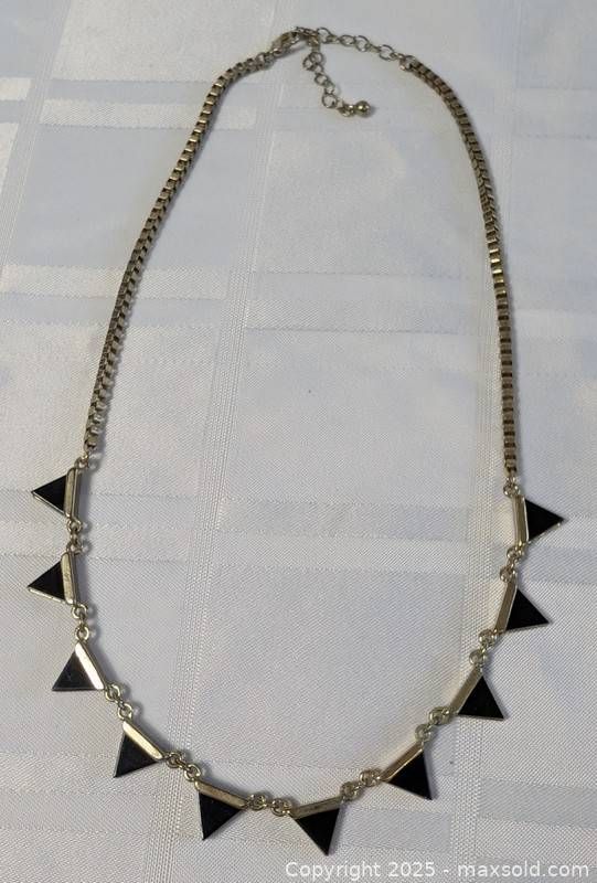 Vintage gold-tone necklace 21 in | Maxsold