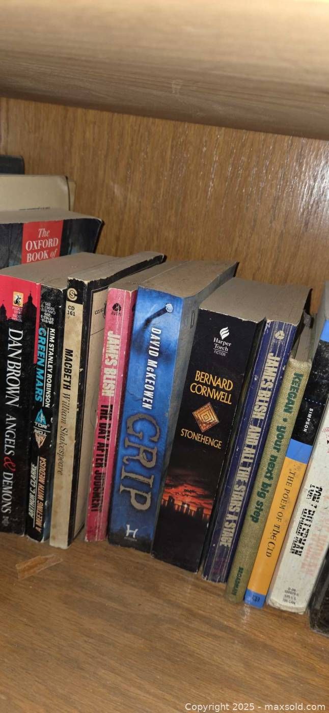 Lot of 16–25 Mixed Hardcover & Paperback Books | Sun Valley (California ...