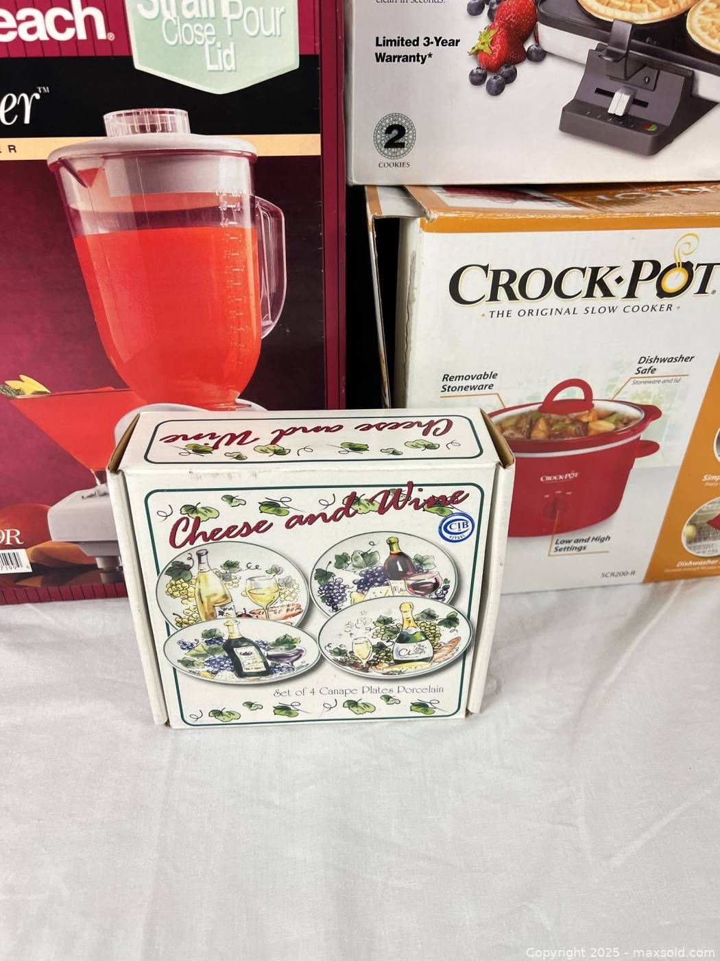 Mixed Boxed Small Kitchen Appliances & Porcelain Plate Set | Campbell ...