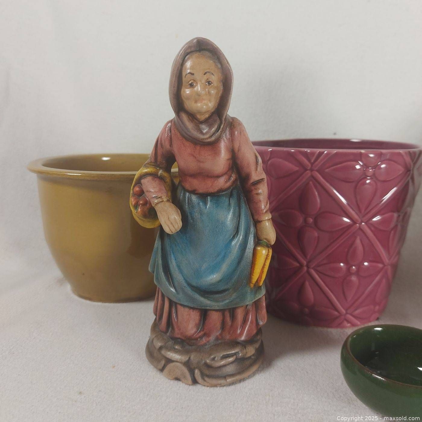 Ceramic planter pots and figurines | Maxsold