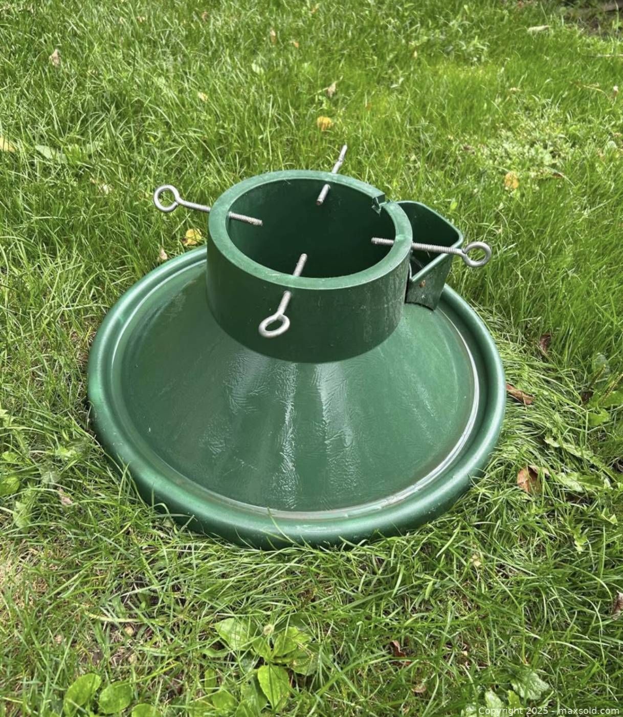 Plastic Christmas tree stand | Maxsold