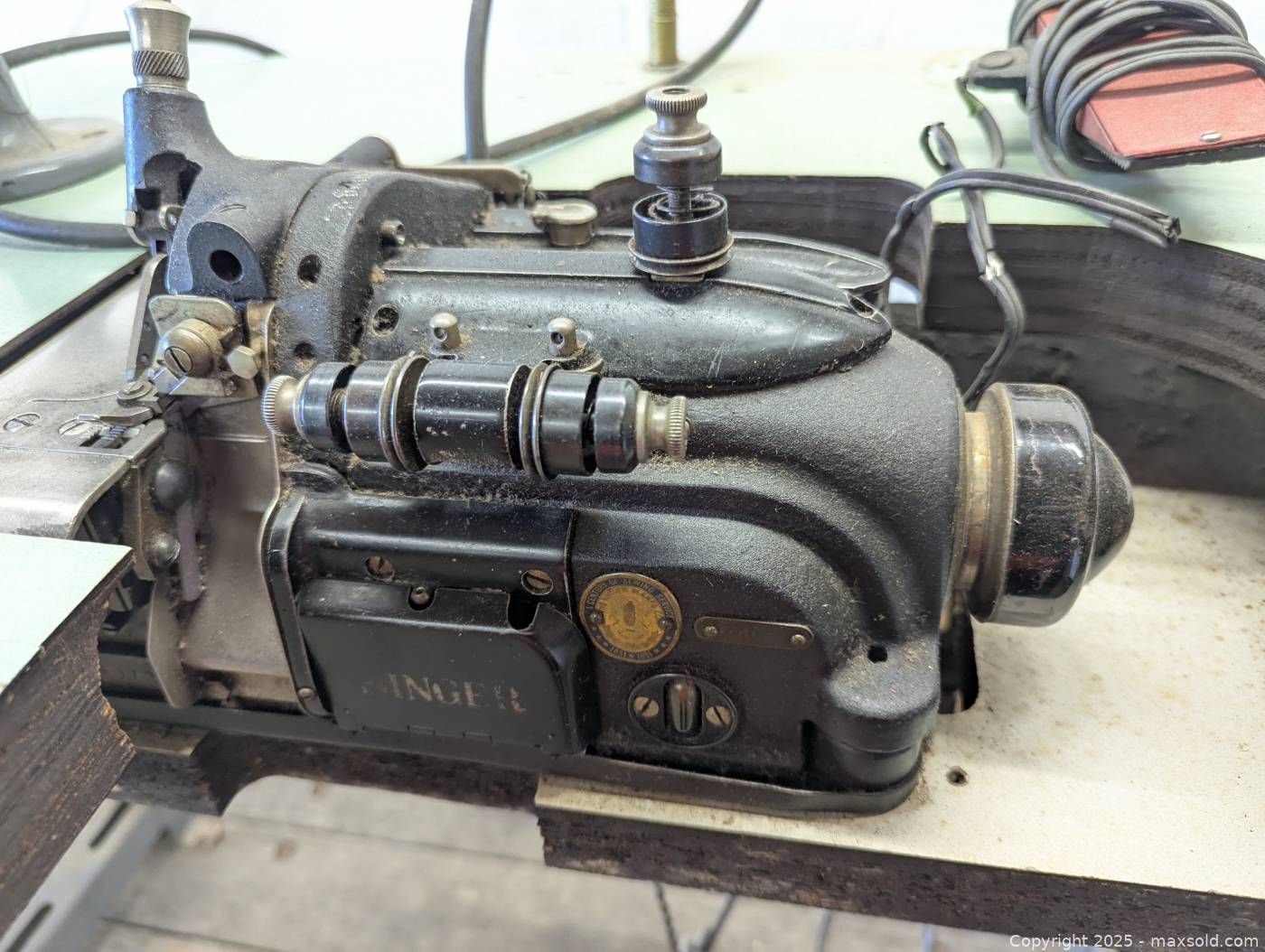 Vintage Singer Industrial Serger Sewing Machine and Table | Folcroft ...