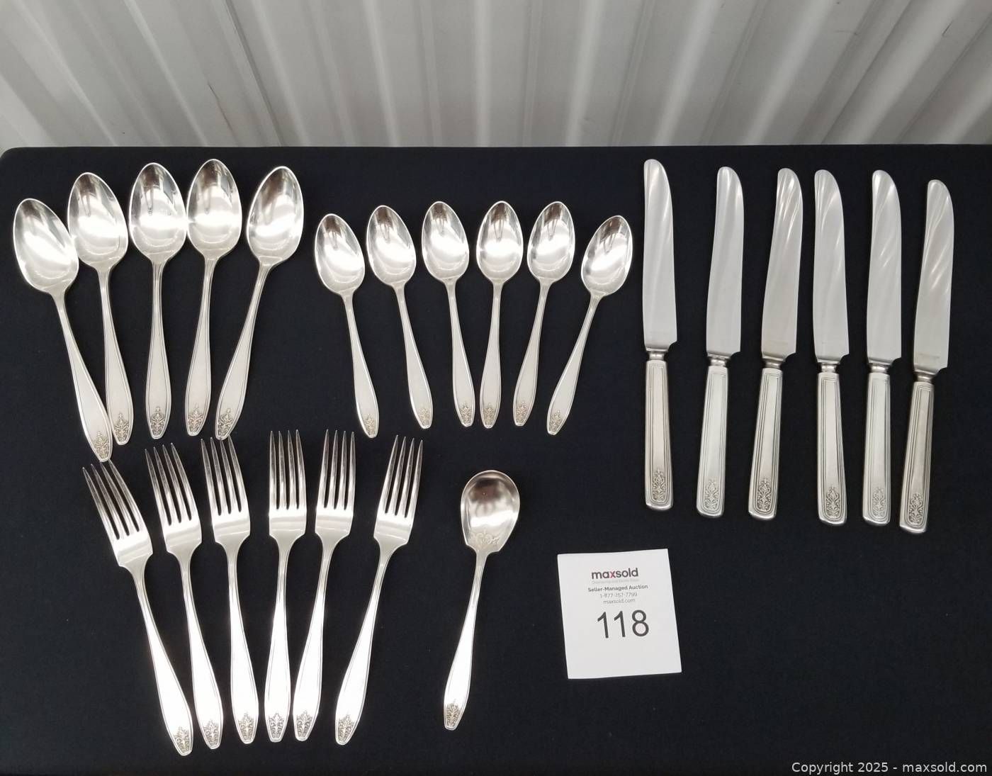Wm Rogers & Sons silver-plated flatware, 24 pcs | Maxsold