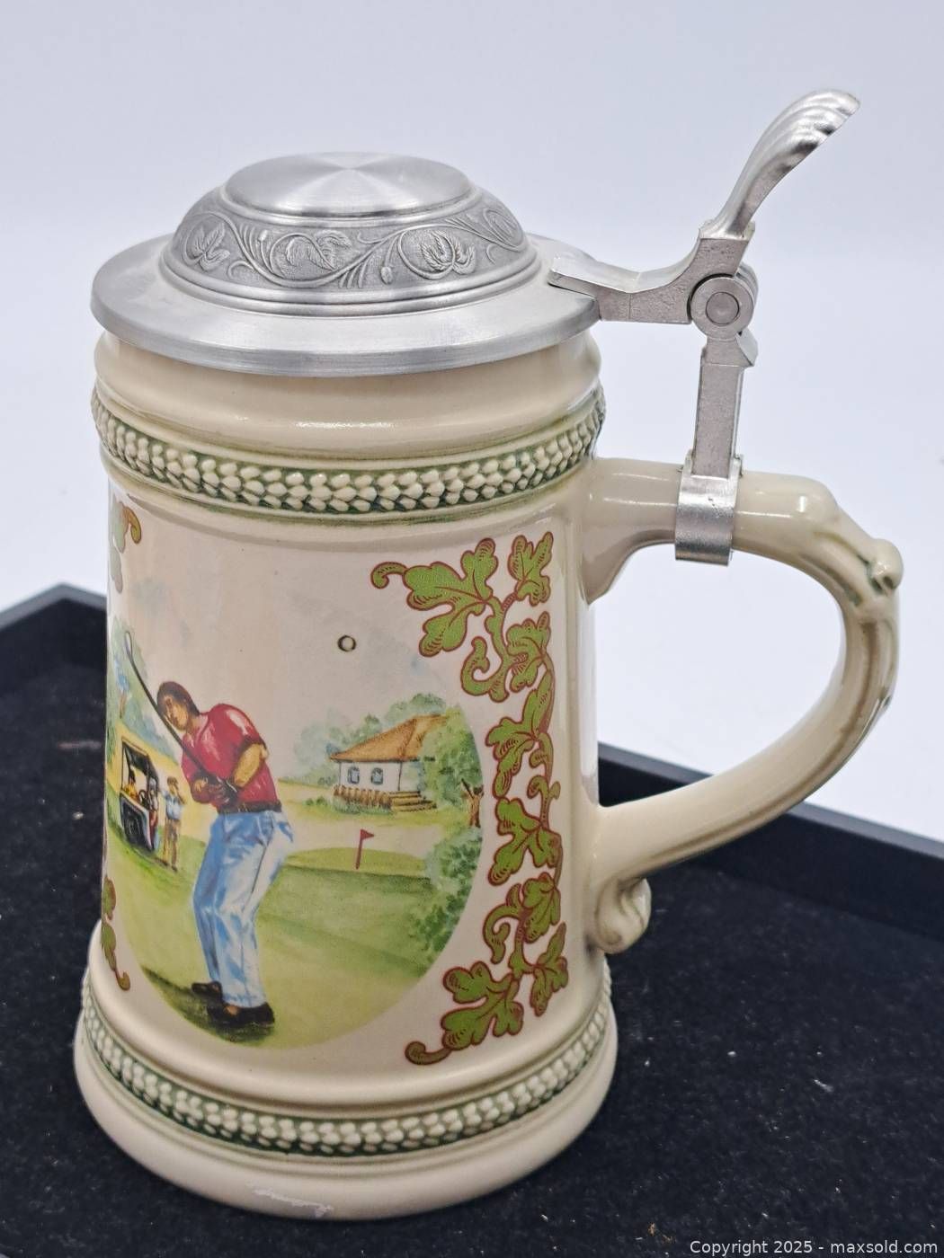 Vintage golf-themed ceramic beer stein | Maxsold