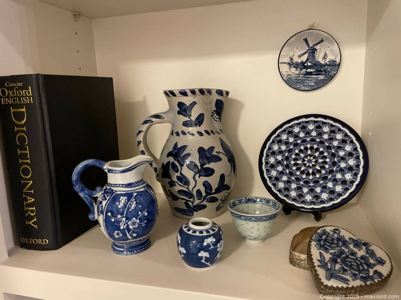 Delftware-Style Blue And White Pottery With Dictionary | Maxsold