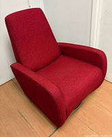 EQ3 Karbon 360 red swivel lounge chair | Maxsold
