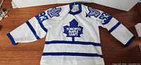 Toronto Maple Leafs youth hockey jersey, signed Doug Gilmour 93, size ...